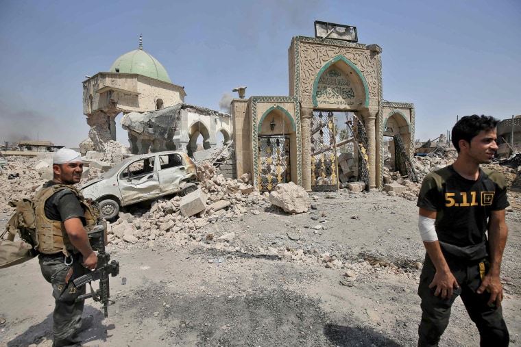 Iraqi Forces Push Through ISIS-held Mosul as Civilians Flee