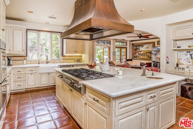 Kendall Jenner buys $8.55 million Beverly Hills Home Mulholland Estates