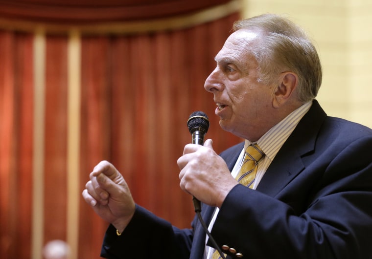 Candidate uses his yacht to campaign, hits rock, requires Coast Guard ...