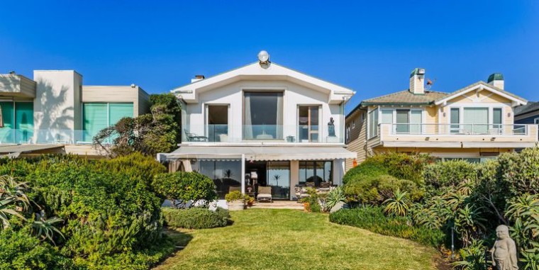 Frank Sinatra’s former vacation house is for sale