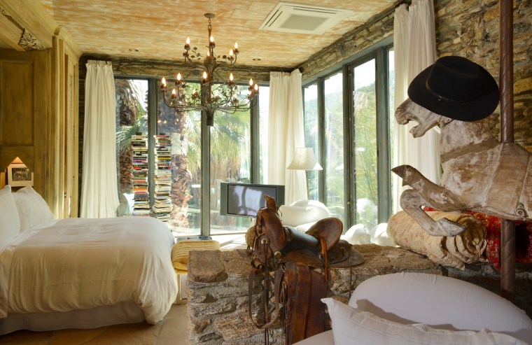 Suzanne Somers is selling her estate in Palm Springs — see inside!