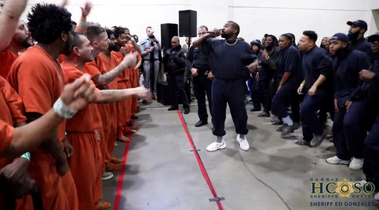 Kanye West gives emotional performance of 'Jesus is King' for inmates ...