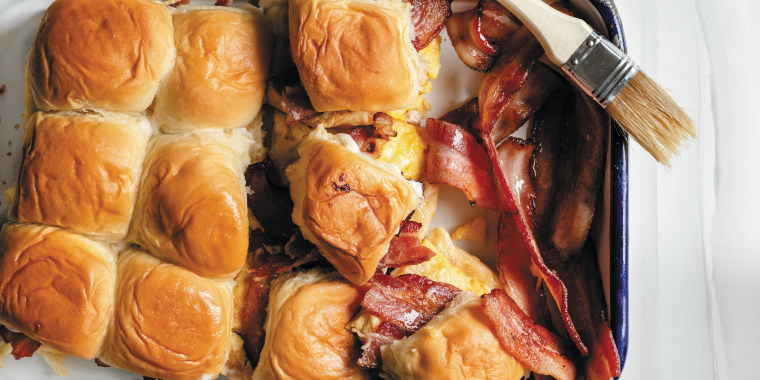 Jessie James Decker's' Hawaiian Roll Breakfast Sliders Recipe