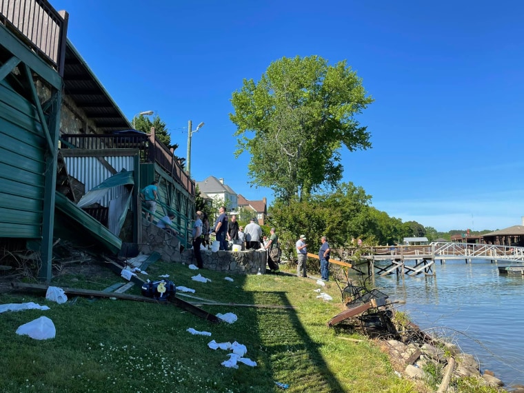 11 injured after Tennessee restaurant deck collapses during birthday party