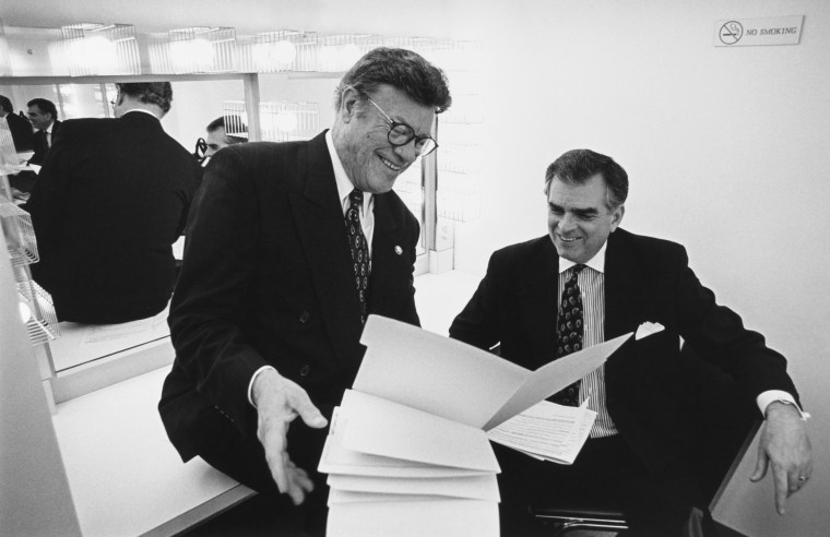 'Life of public service': Longtime Latino congressman Esteban Torres ...