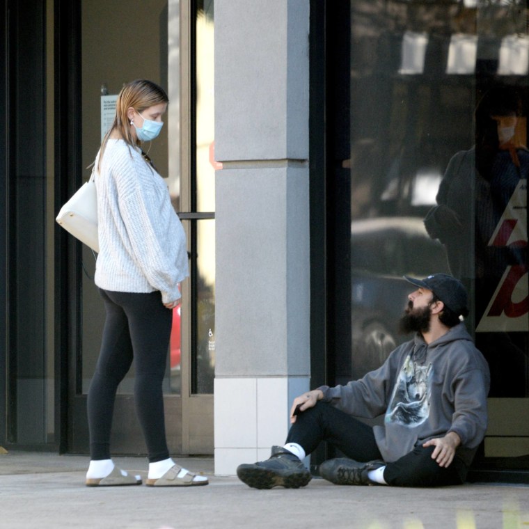 Shia LaBeouf y Mia Goth esperan a su primer hijo juntos