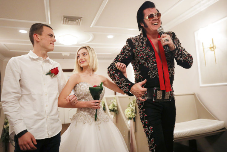 Las Capillas De Las Vegas Ordenan Poner Fin A Las Bodas Con Un Imitador