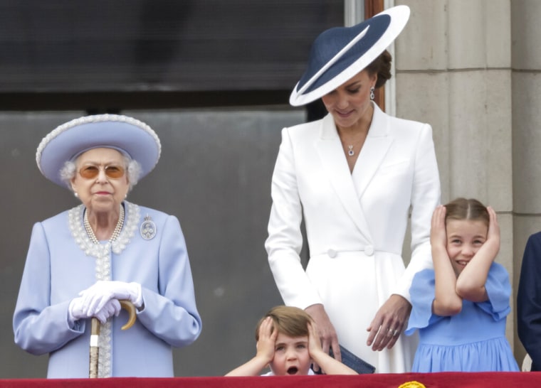 El príncipe Louis se roba el 'show' con sus muecas y gestos durante la celebración del Jubileo ...