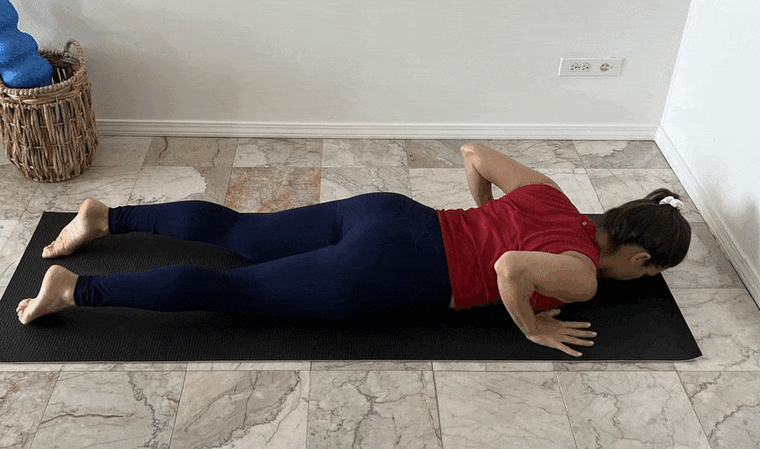 9 Upper Body Stretches for Sore Arms, Back and Neck | Body Smiles