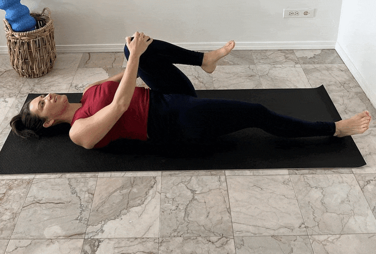 9 Upper Body Stretches for Sore Arms, Back and Neck | Body Smiles