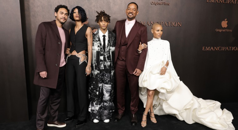 Will Smith y su familia acuden a la alfombra roja de Emancipation