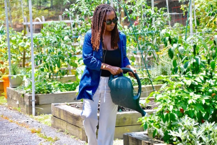 Estos trabajadores han vuelto a la casa en la que crecieron de niños ...