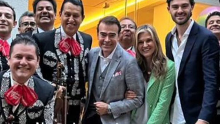 Toño Mauri celebró su aniversario de bodas con el Mariachi Gama Mil