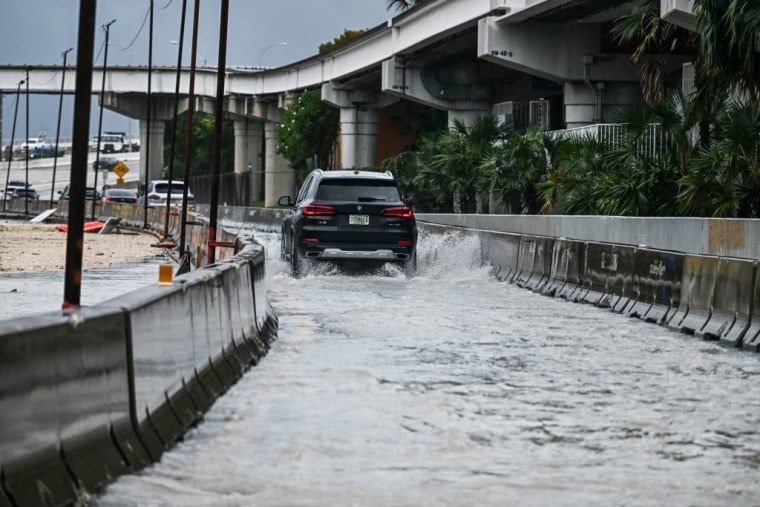 Un "peligroso" temporal provoca inundaciones repentinas y cancelaciones ...