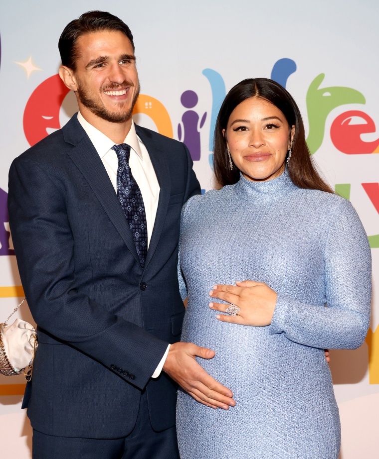 Gina Rodriguez says she sustained a hip injury while giving birth to ...