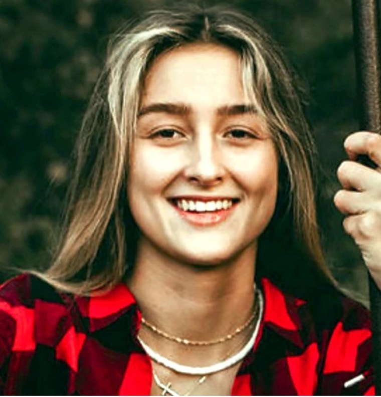 Acusan de asesinato a los tres jóvenes que lanzaron la roca que mató a ...