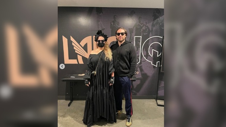 La cantante Sia se casa en boda íntima con Dan Bernard en Italia