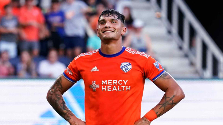 Brandon Vázquez jugaría con Borussia Monchengladbach