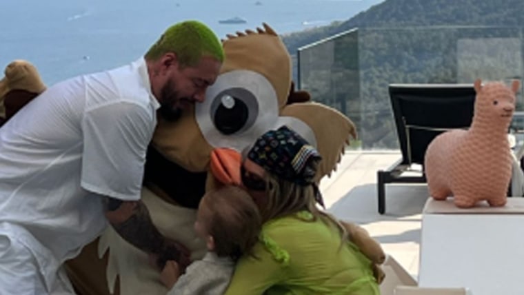 J Balvin Y Valentina Ferrer Festejan A Su Hijo Río Por Sus 2 Años