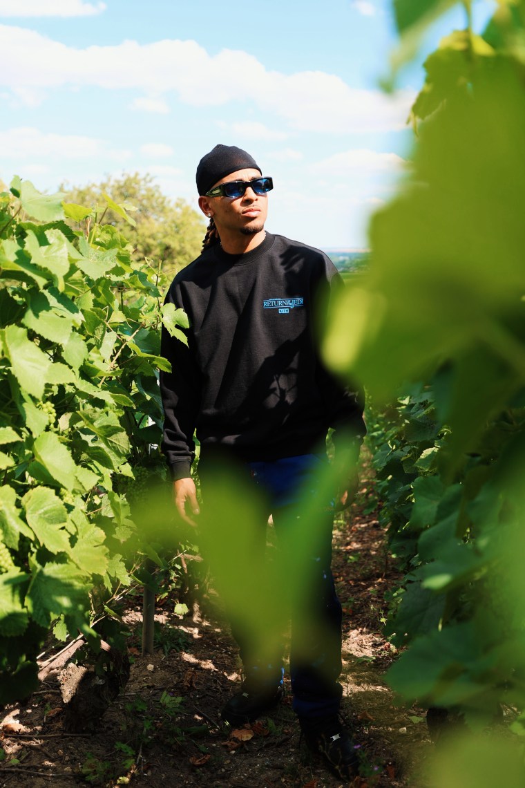 Ozuna presenta su propia marca de champagne 'Vocation'