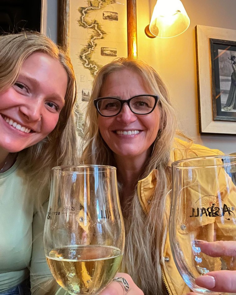 ‘Sister Wives’ star Christine Brown vacations with fiancé and kids