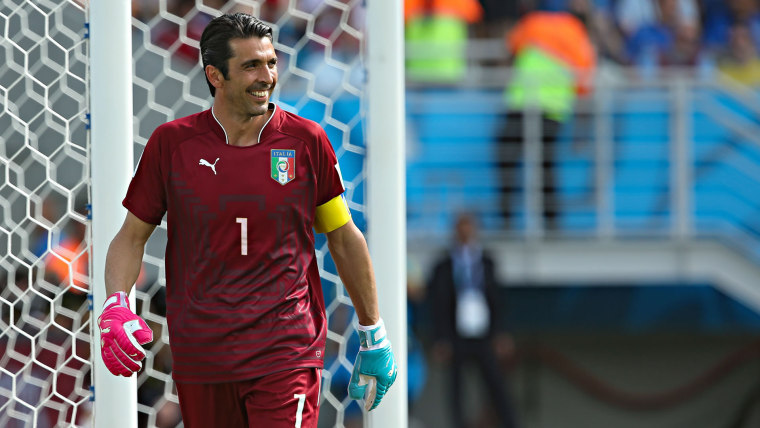 El portero italiano Gianluigi Buffon confirma su retiro el fútbol