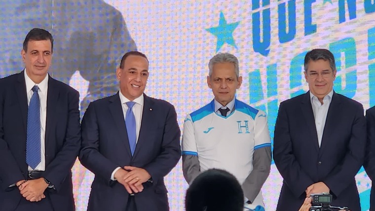 Reinaldo Rueda es presentado como seleccionador de Honduras
