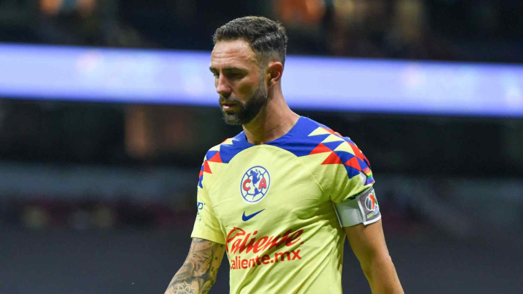 Layún revela el amargo momento que vivió tras emigrar al Watford