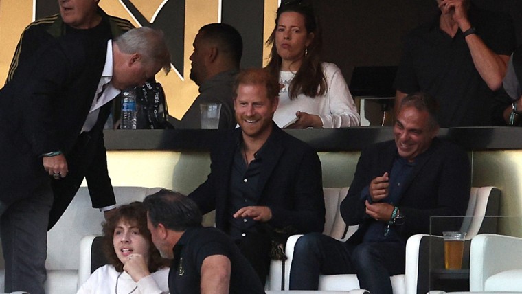 El príncipe Harry y la realeza de Hollywood ven a Lionel Messi