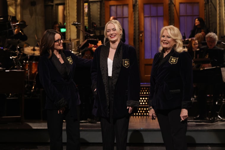 Tina Fey, Candice Bergen Welcome Emma Stone to 'SNL' Five-Timers Club