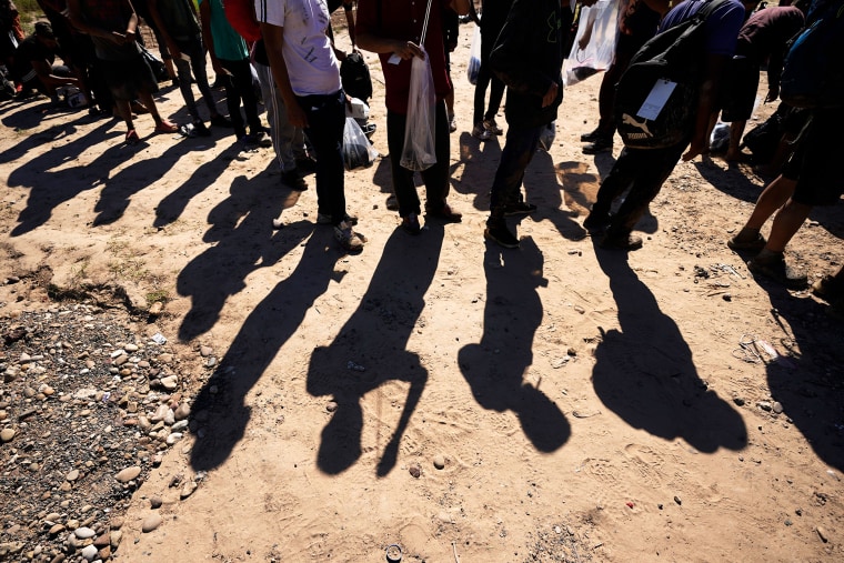 Judge upholds program that allows 30,000 migrants from 4 countries into ...