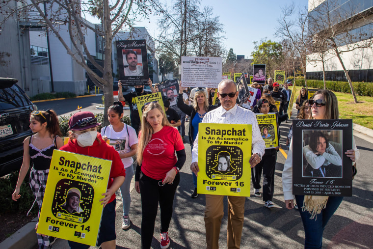 Judge allows lawsuit against Snap from relatives of dead children to ...