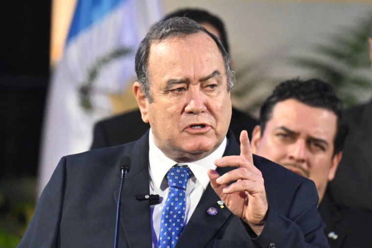 Ee Uu Prohíbe Al Expresidente Guatemalteco Giammattei Ingresar Al País