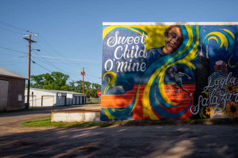 La comunicación con las familias de las víctimas de la masacre de Uvalde fue "caótica" y "dolorosa"