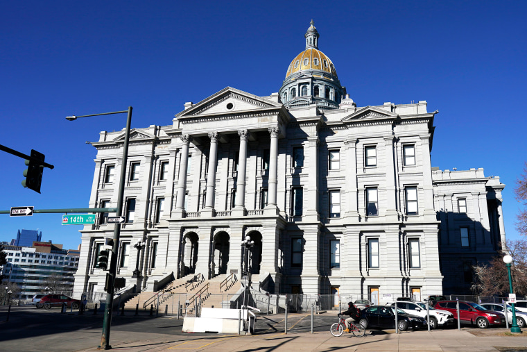Colorado legislator apologizes for leaving gun in Capitol bathroom