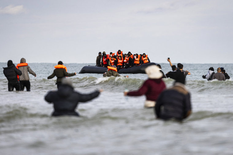 U.K. begins detaining migrants set to be deported to Rwanda