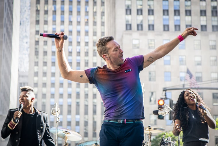 Chris Martin gives a Coldplay fan who was 'struggling to walk' a ride ...
