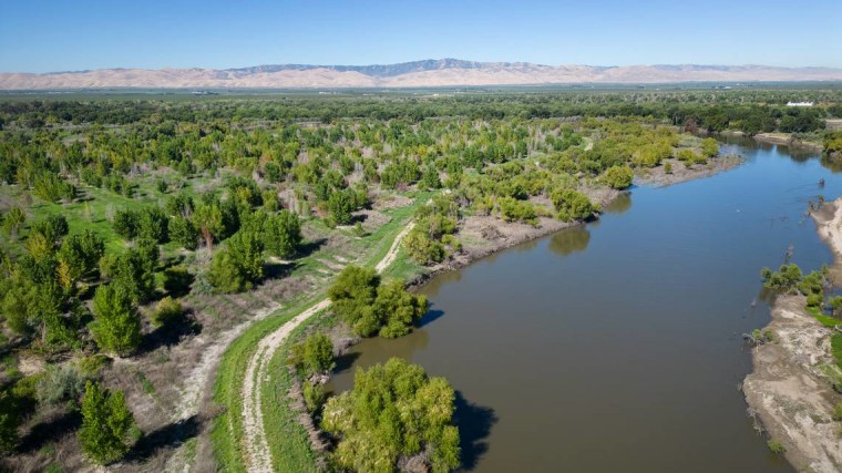 Esta familia latina llora la muerte de una madre que trataba de salvar ...
