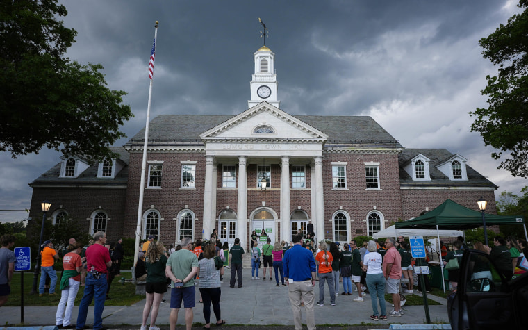 Sandy Hook Shooting Survivors To Graduate With Mixed Emotions