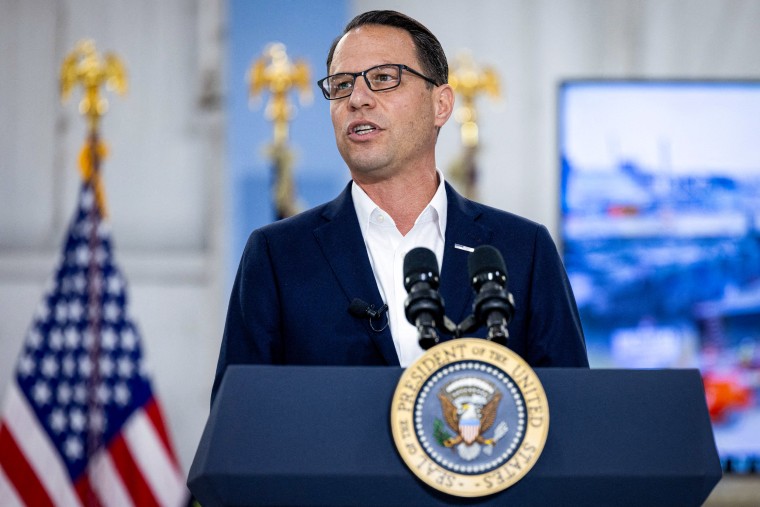 Los republicanos ven al gobernador Josh Shapiro como el aspirante màs ...