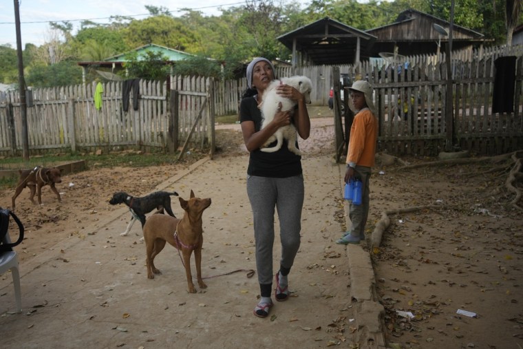 Estos migrantes están varados en el Amazonas porque llegar a Estados ...