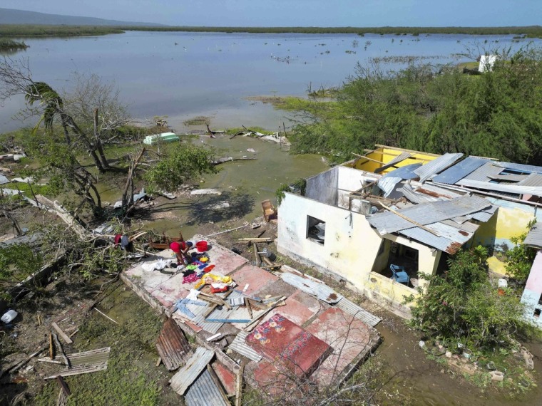 Beryl se debilita tras tocar tierra en la costa de Texas como huracán ...
