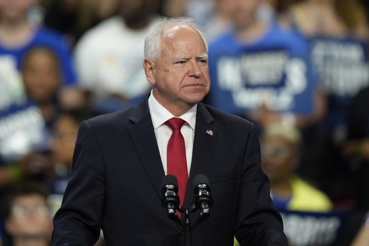 Sí, Tim Walz permitió a los indocumentados obtener licencia de conducir ...