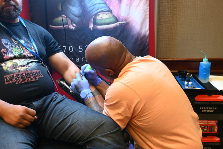 Purple Heart Recipient Gives Free Tattoos To Fellow Vets As Therapy ...