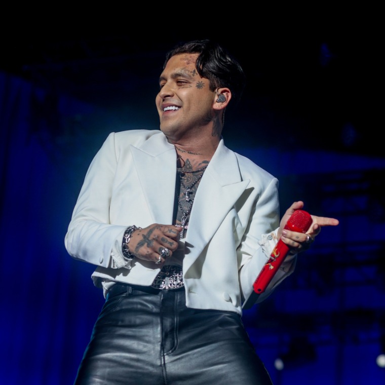 Christian Nodal revela a su nueva acompañante