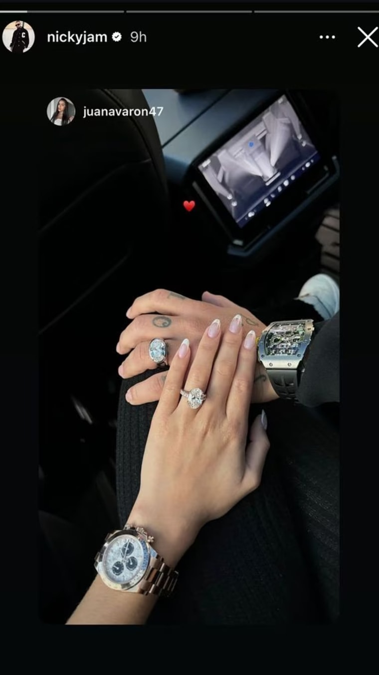 Nicky Jam y Juana Valentina muestran sus anillos de diamantes