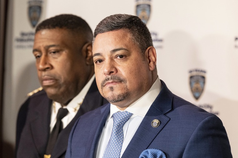 El comisionado de la policía de Nueva York dimite en medio de una ...