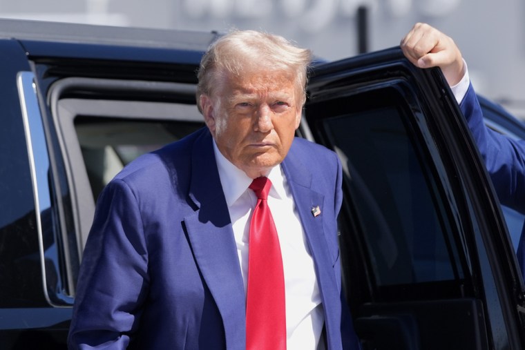 Arrestan a un hombre con un rifle junto al campo de golf de Trump, que ...