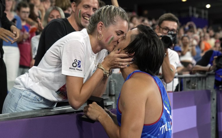 Italian Sprinter Alessandro Ossola Proposes to Girlfriend at Paralympics