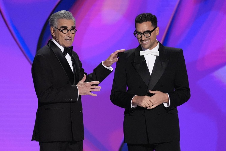 Dan Levy Explains How To Pronounce Name At Emmy Awards